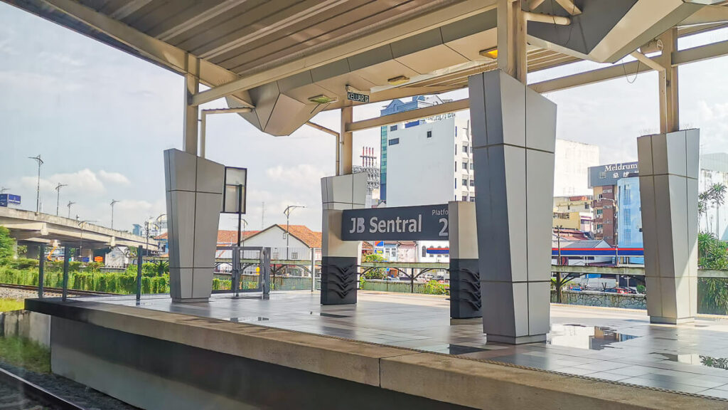 How to travel from Singapore to Johor Bahru by Train (KTM Shuttle Tebrau)