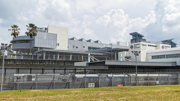 How to travel from Singapore to Johor Bahru by Train (KTM Shuttle Tebrau)