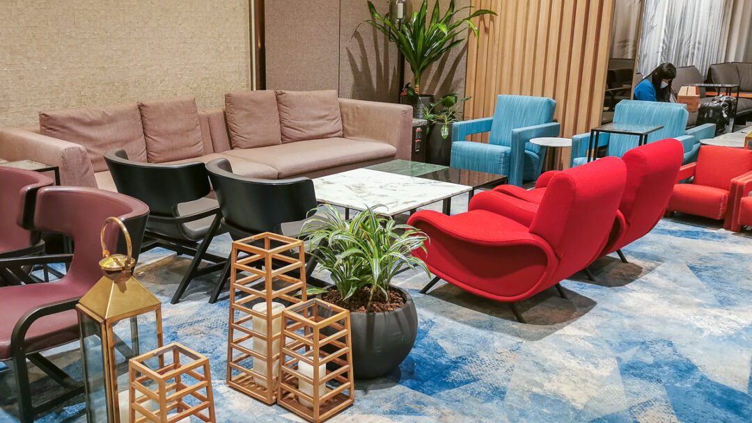 Review: Changi Lounge at Jewel Changi Airport, Singapore (Public Area ...