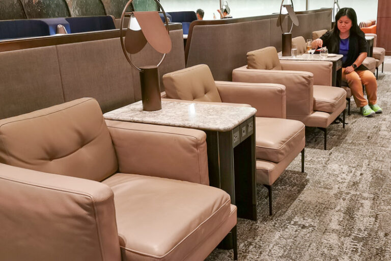 Singapore Airlines Business Class Lounge at Terminal 3 Changi Airport (SilverKris Lounge T3)